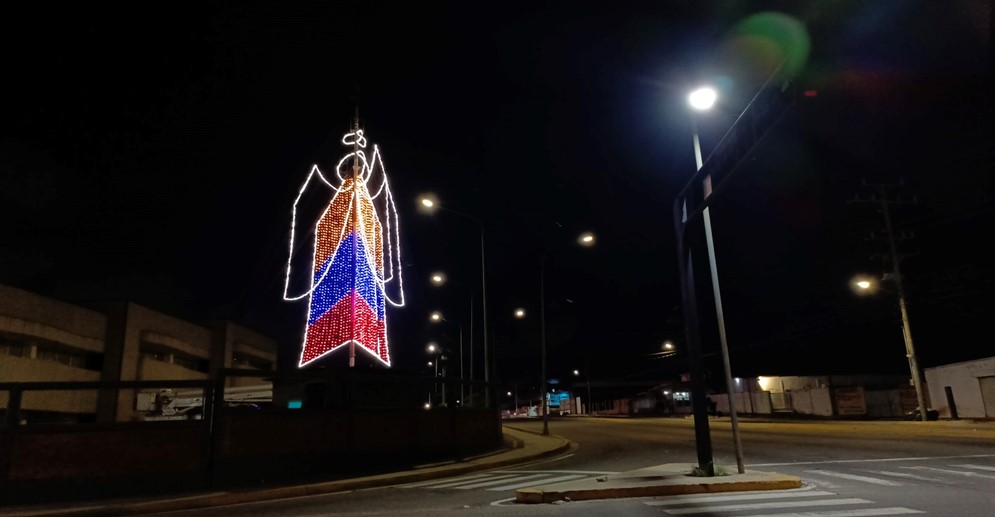 Ángel de Amparo ilumina por las noches a Maracaibo (+Video) - Agencia ...