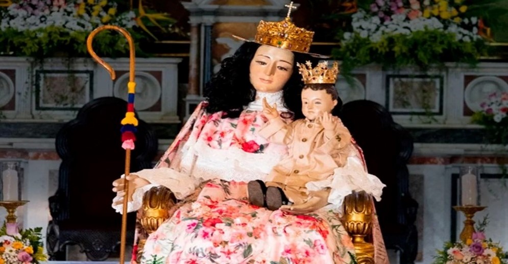 Fe y tradición: El traje de la Divina Pastora para este 2026 rinde ...